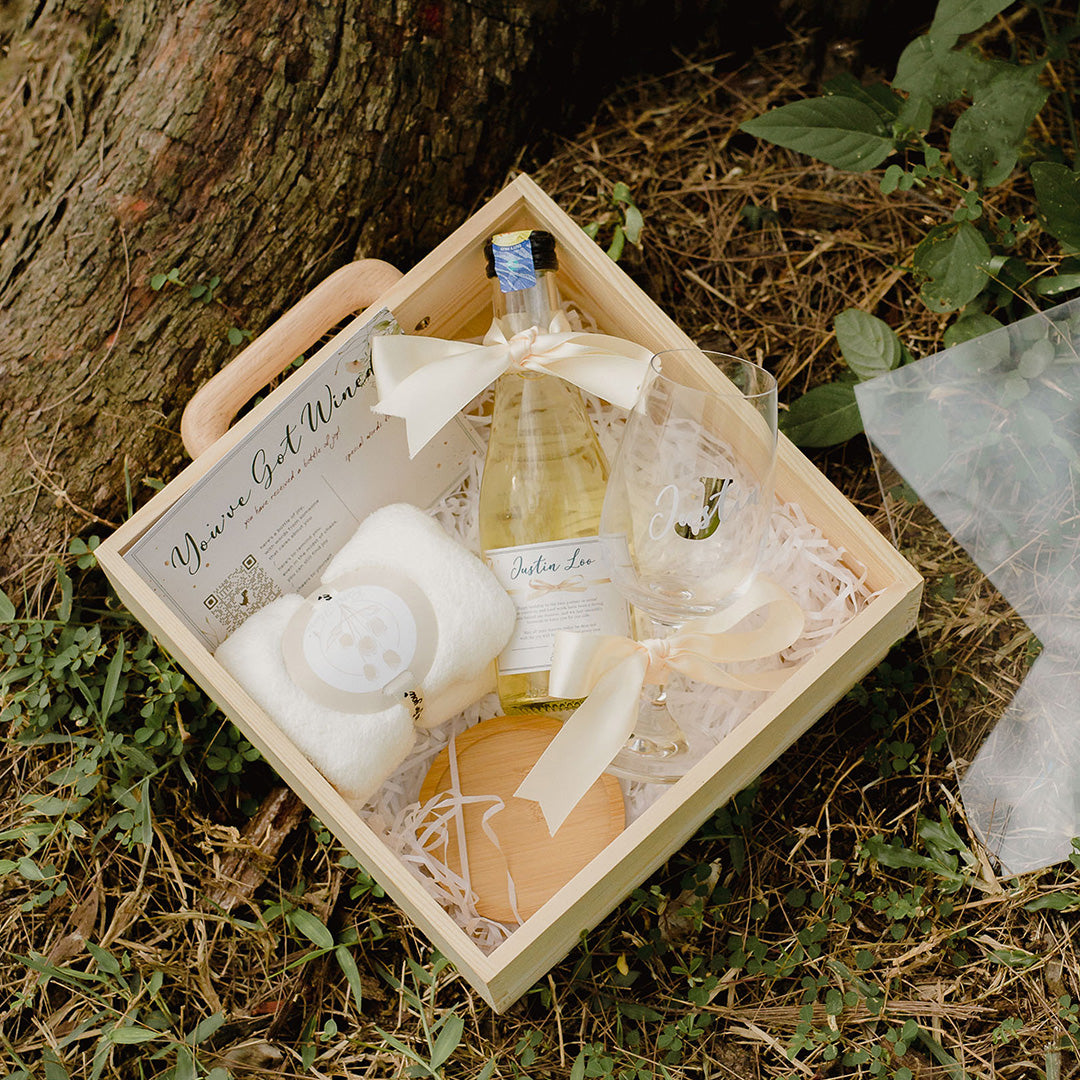 Mini White Moscato Gift Set – Le Wine